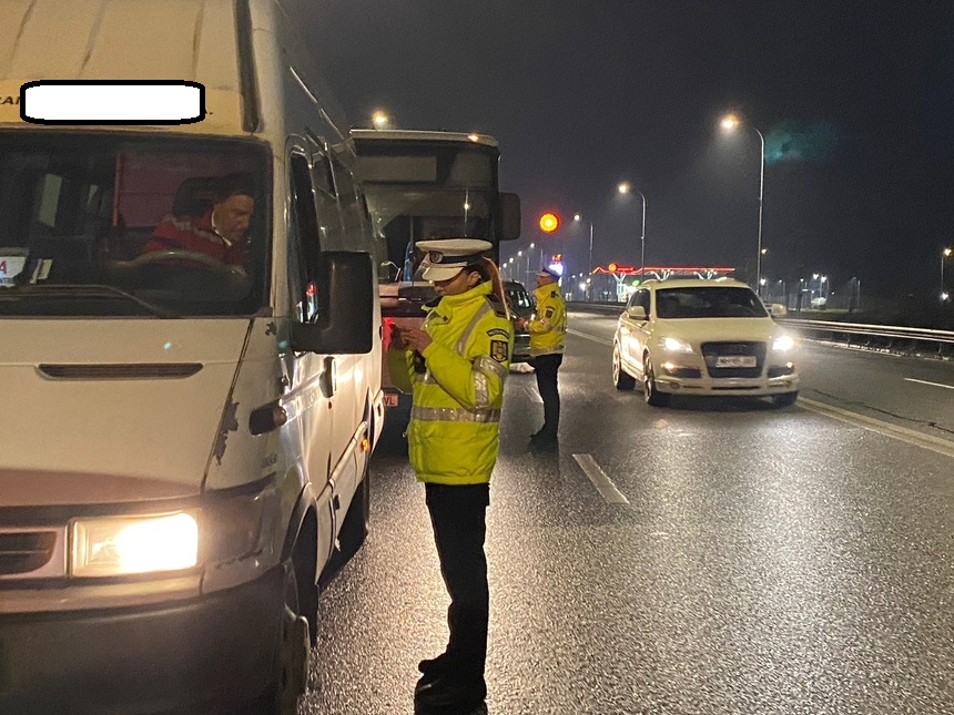 Și-a turat mașina prin oraș la ora 4 dimineața și a rămas fără permis.