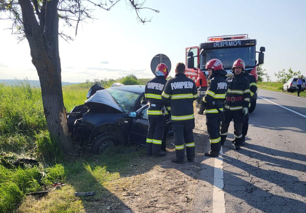 Copil de 6 ani, rănit după ce șoferul mașinii în care era, a lovit un ...
